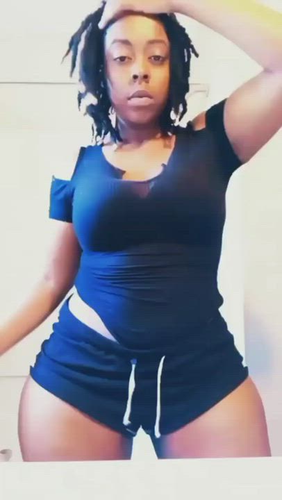 Thick Queen | Scrolller