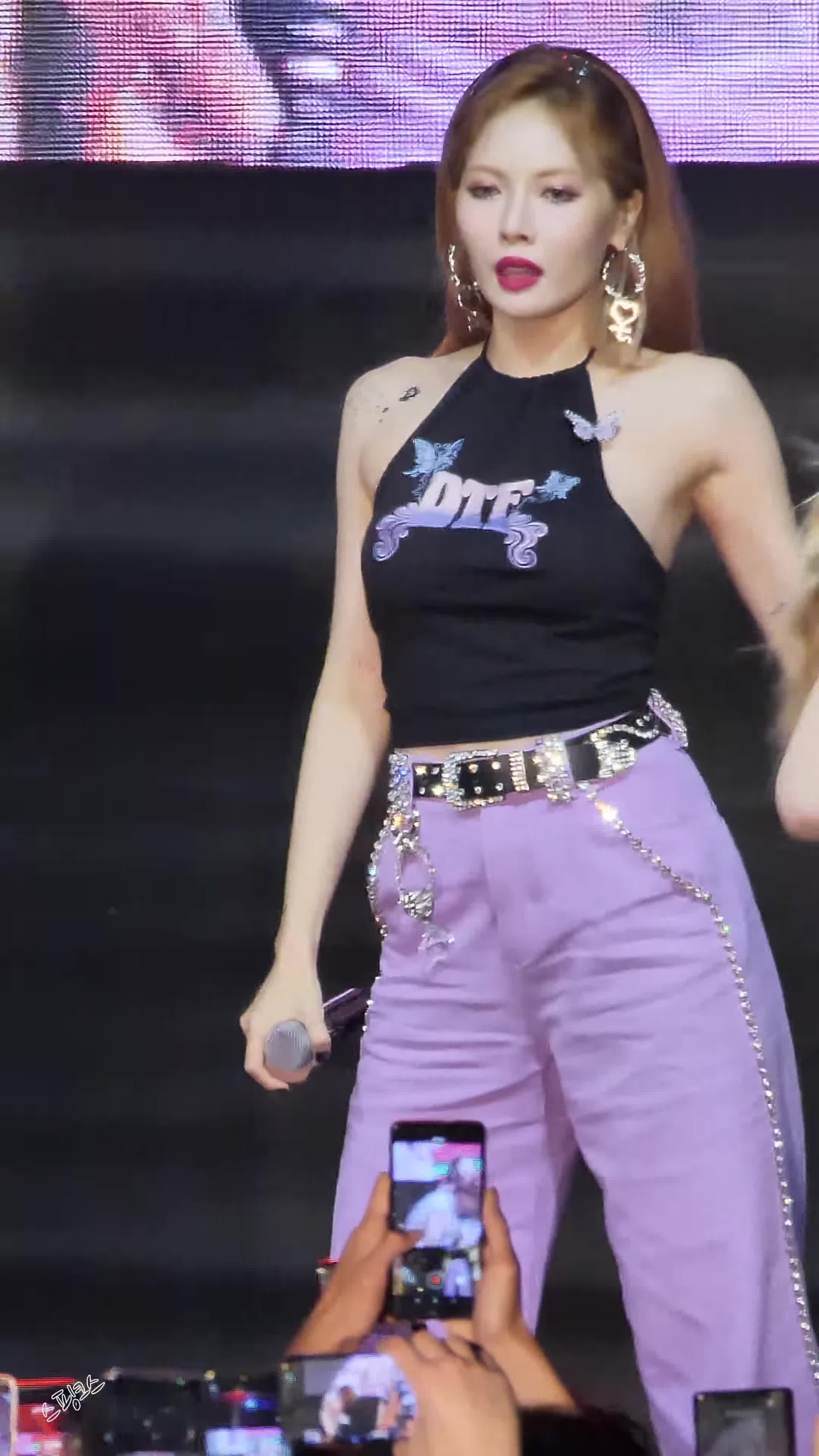 This busty meat bag knows what she's doing | Scrolller