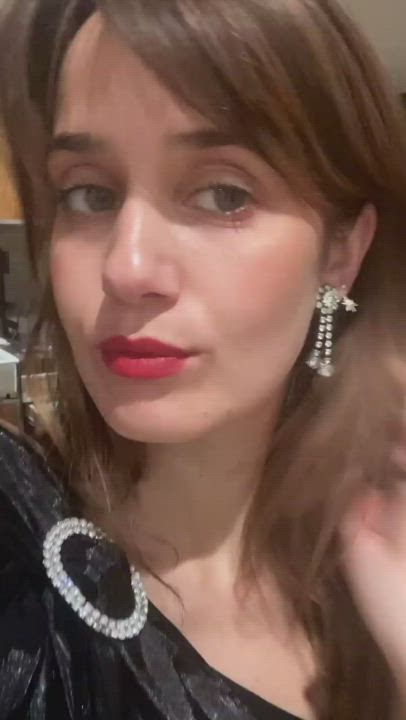 Looking Glamorous | Scrolller