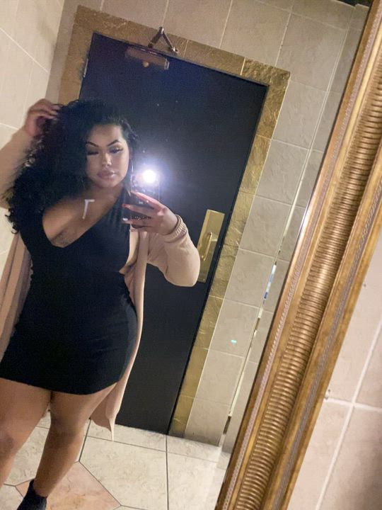 Getting naughty in the restaurant bathroom | Scrolller