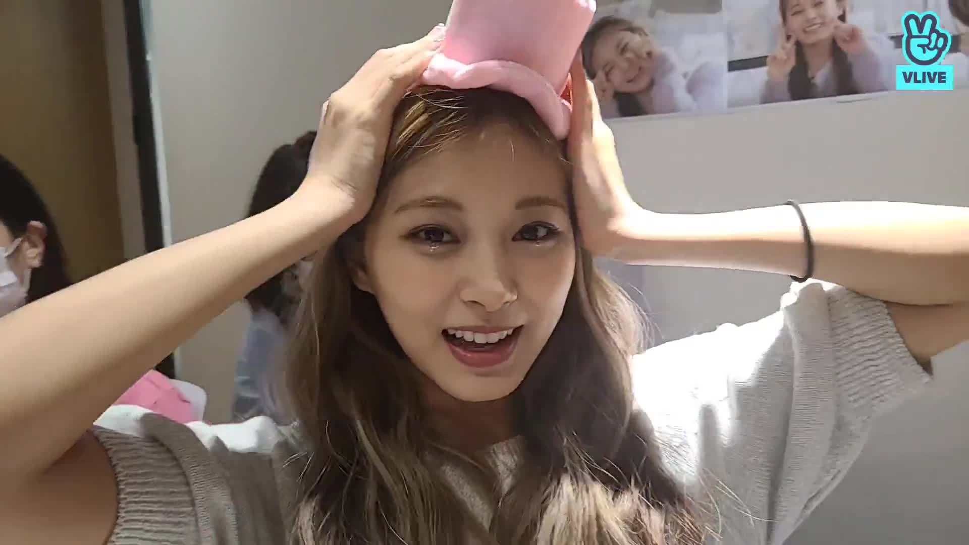 Tzuyu says thanks and shows off her aegyo | Scrolller