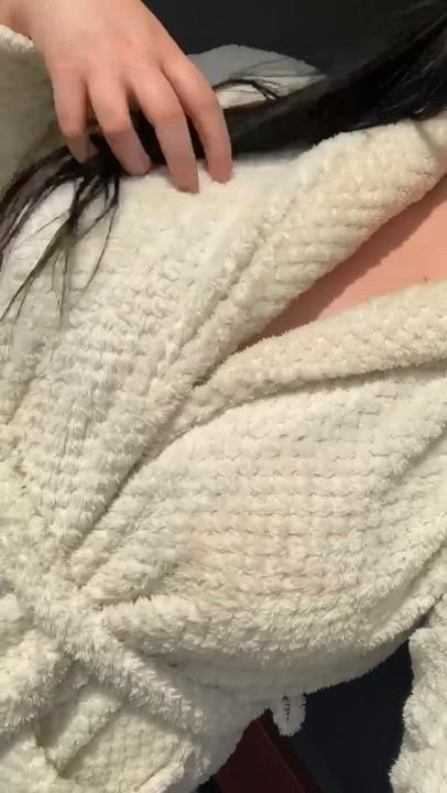 Robe reveal 😈 | Scrolller