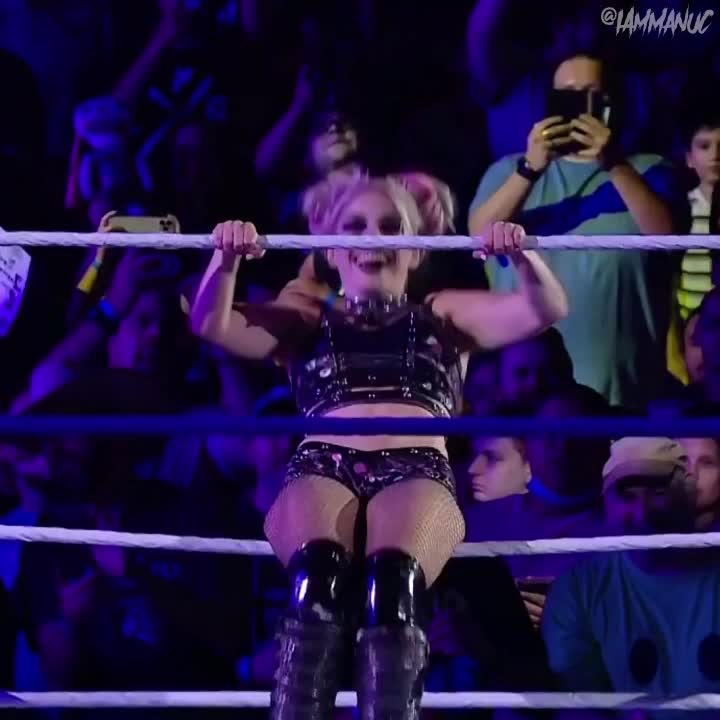 Alexa Bliss playing on the ropes | Scrolller