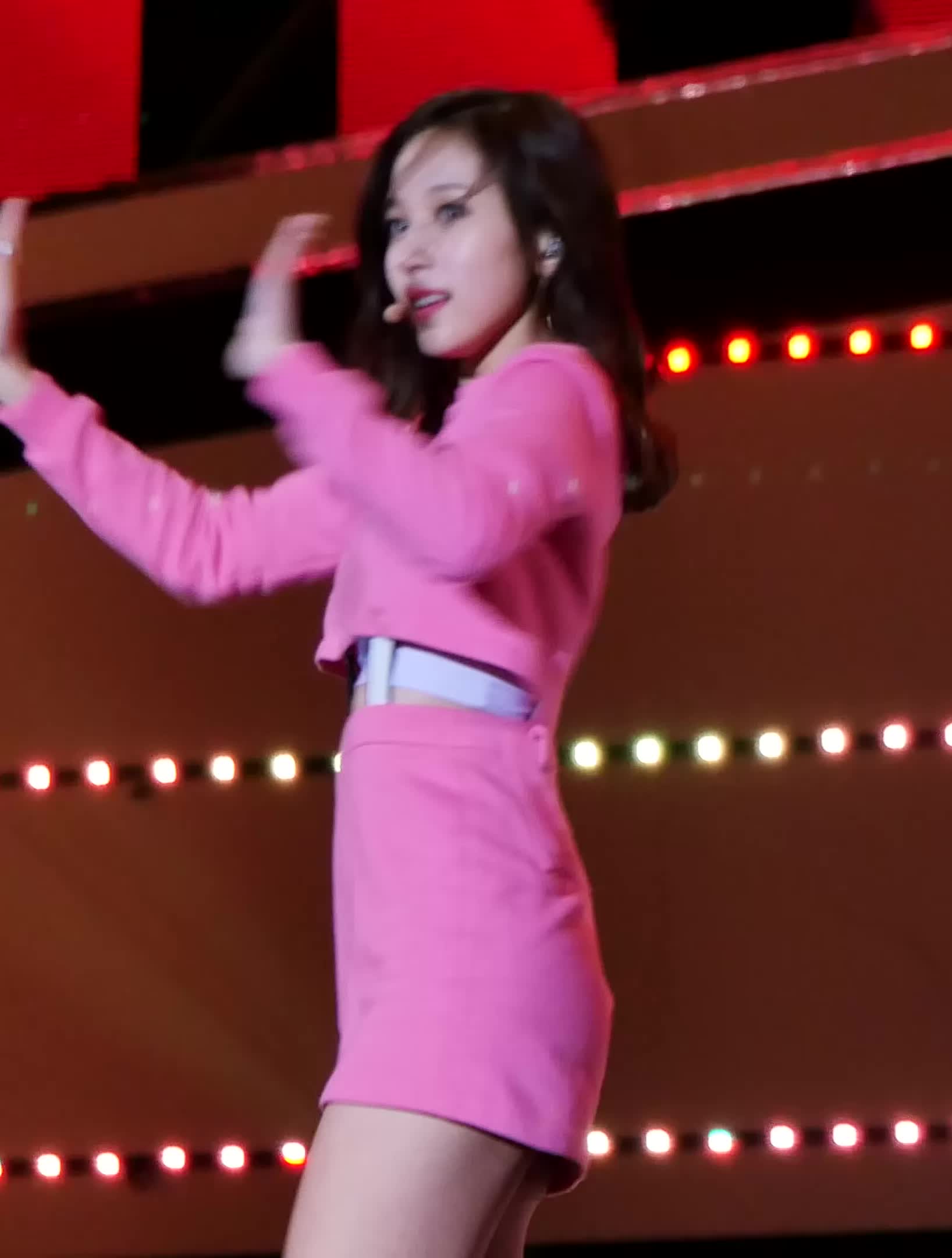 TWICE - Mina | Scrolller