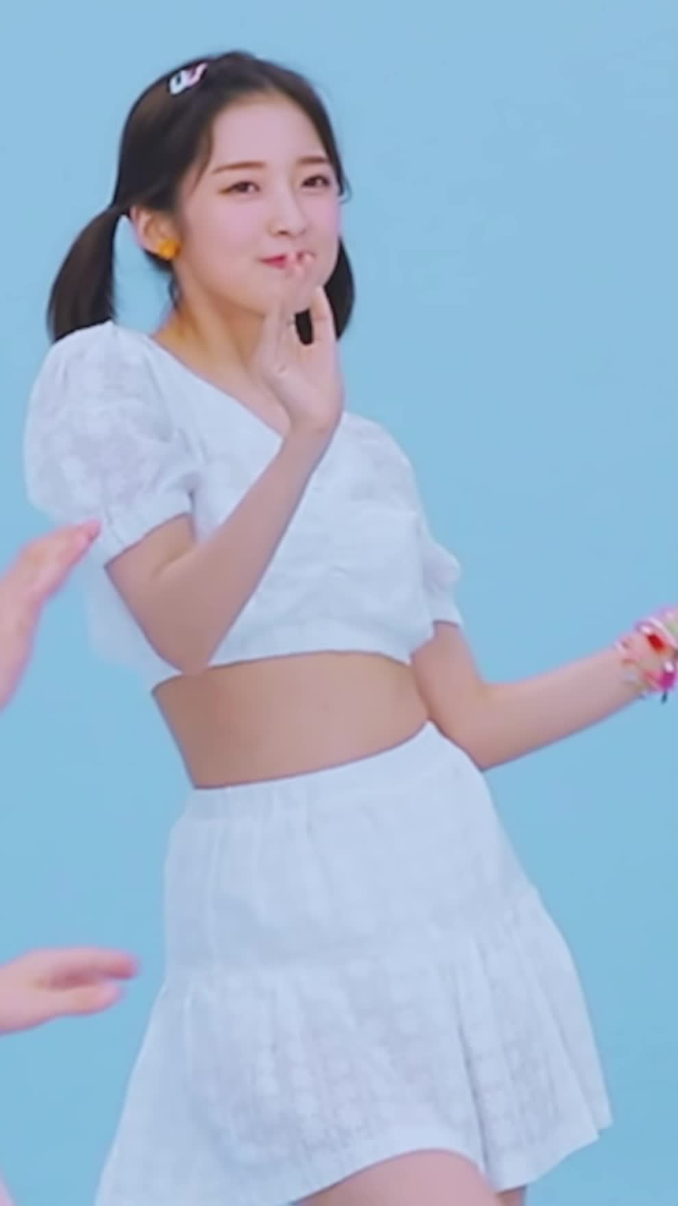 Oh My Girl - Arin | Scrolller