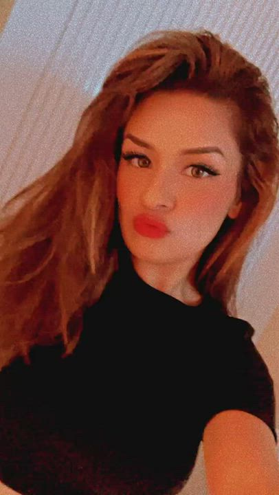 Avneet Kaur being a total tease and giving us a glimpse of her perfect navel. | Scrolller