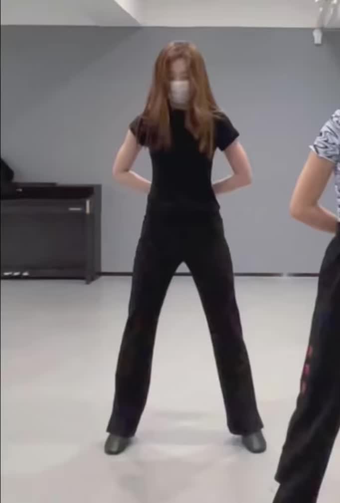 RED VELVET Seulgi tight s-line | Scrolller