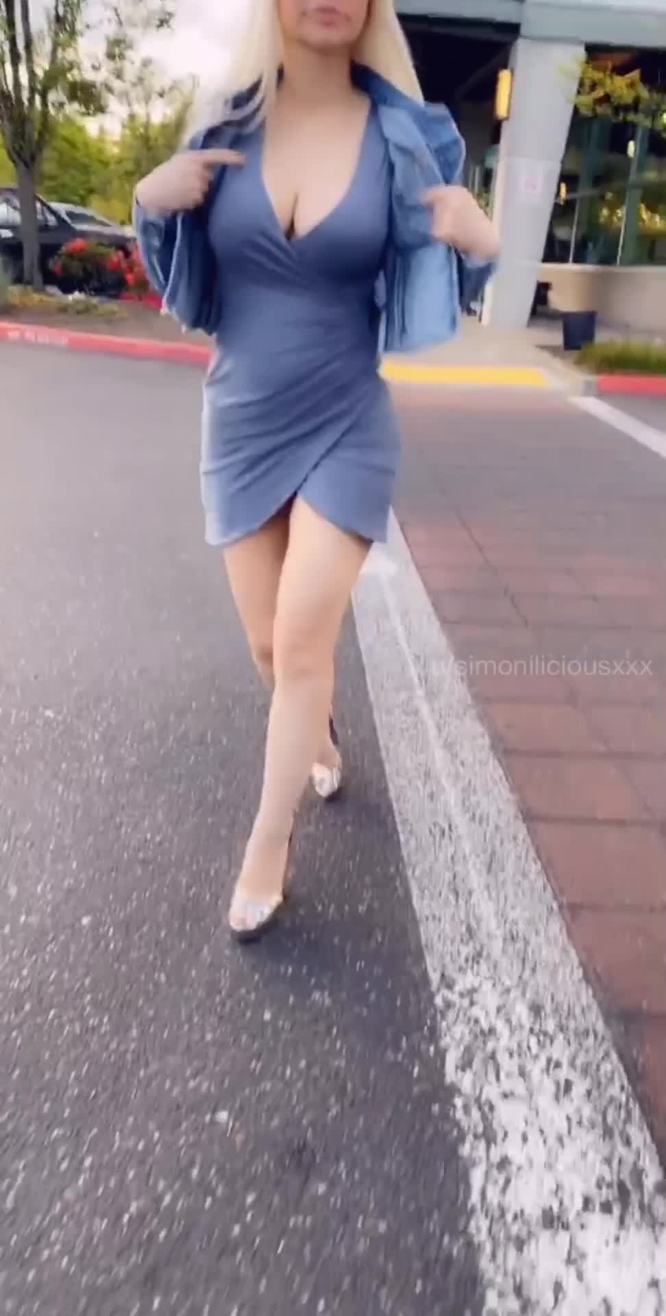 Sexy Big Boobs Scrolller