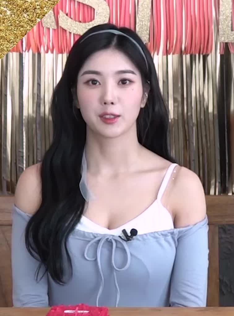 IZONE Eunbi | Scrolller