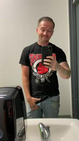 Wasting time at work | Scrolller