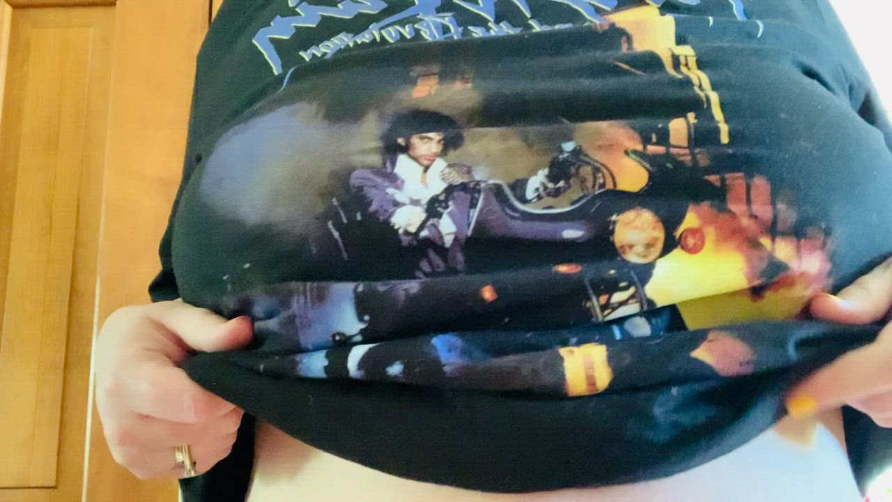 Titty drop Tuesday 💦 | Scrolller