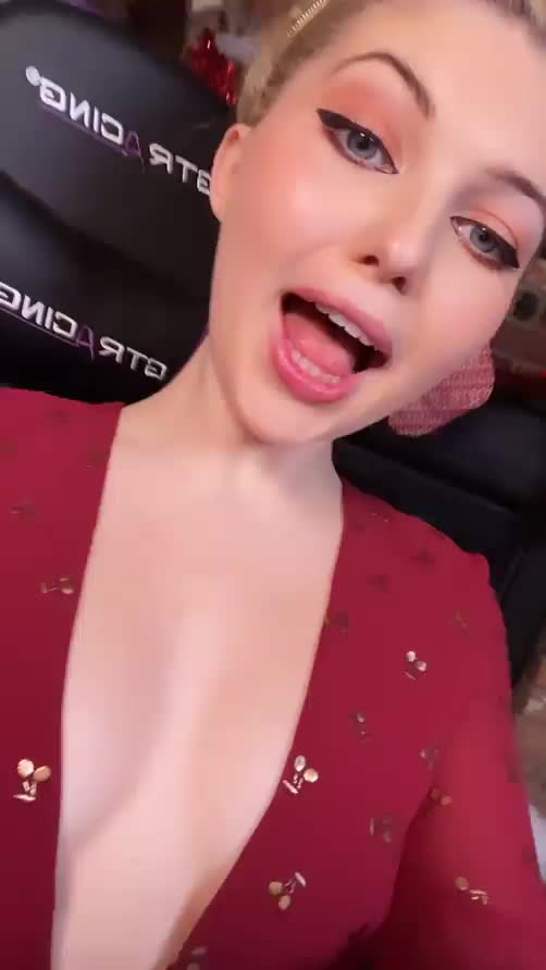 Sammi Hanratty | Scrolller