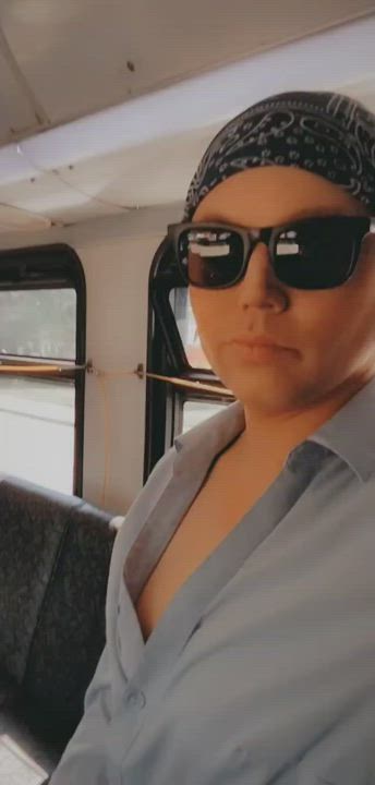 Being naughty on the bus... | Scrolller