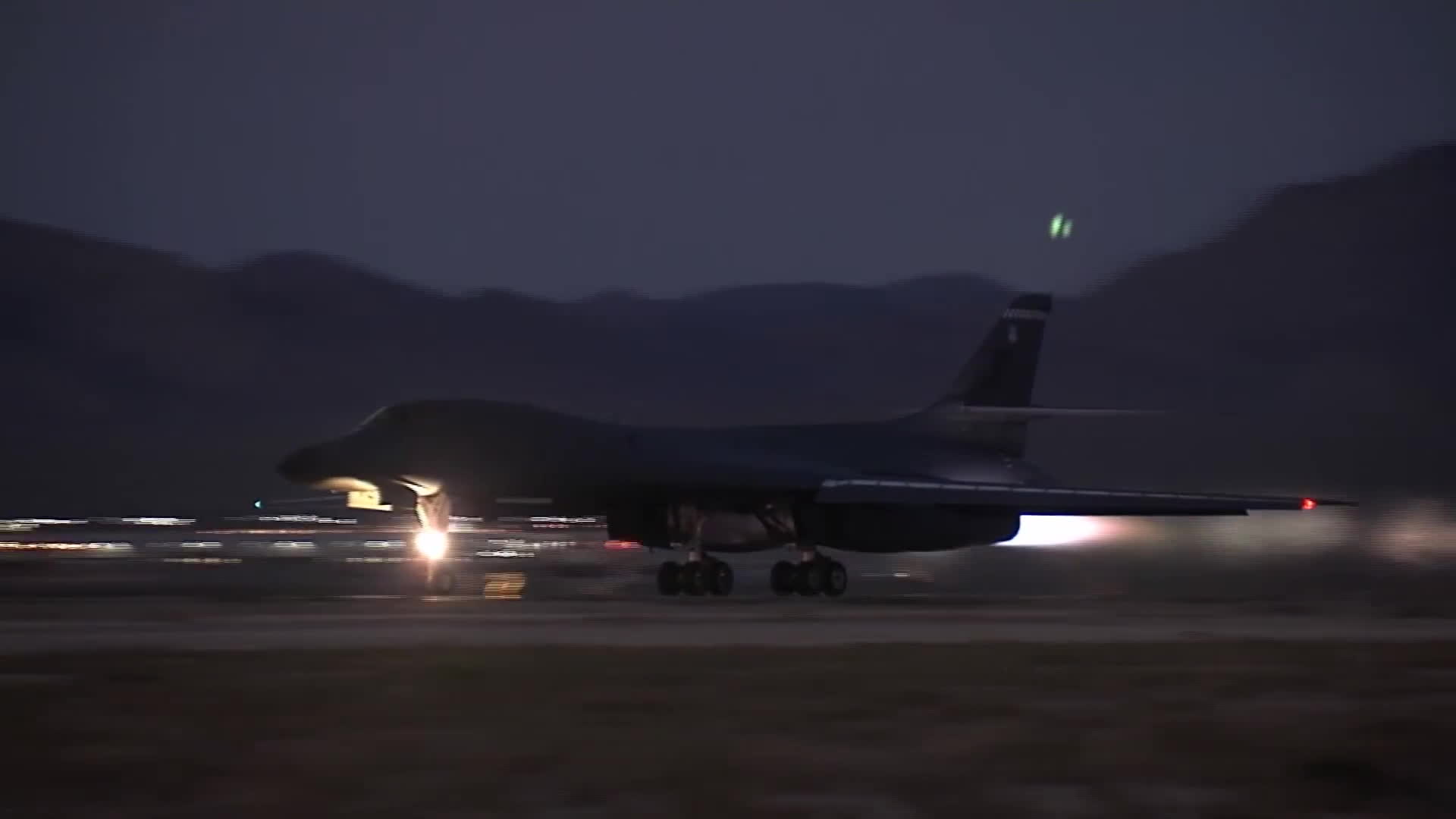B-1B nighttime takeoff from Nellis AFB | Scrolller