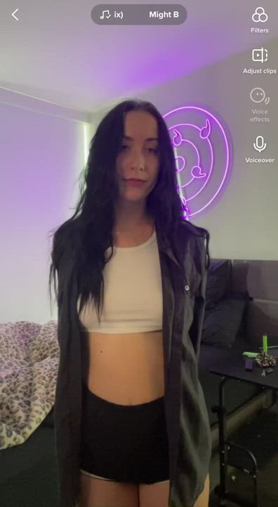 Am I doing this trend right? | Scrolller