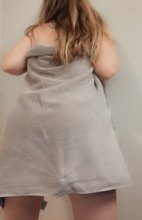 How do we feel about a towel drop 🤔 | Scrolller