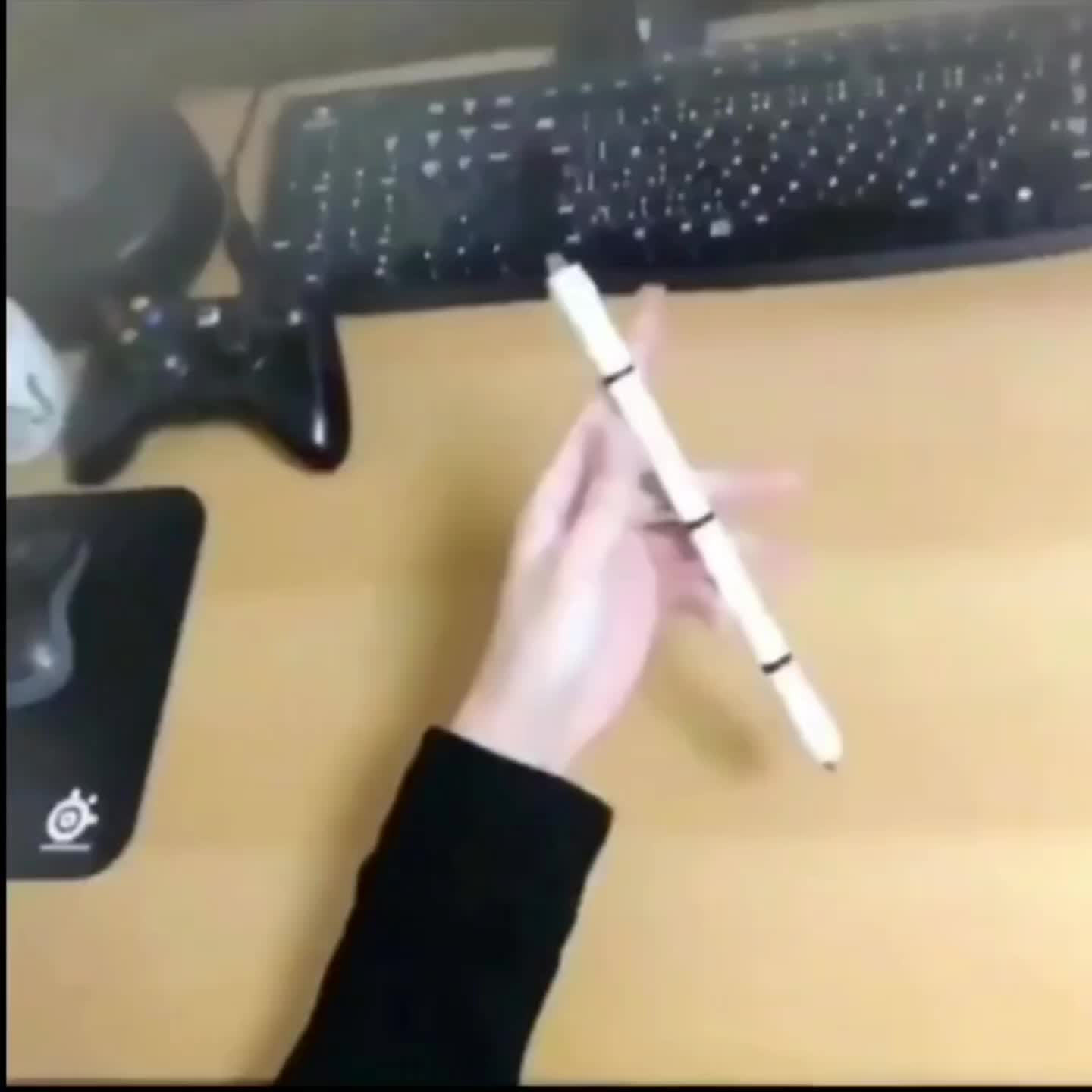 Clean and complex Penspinning combo | Scrolller