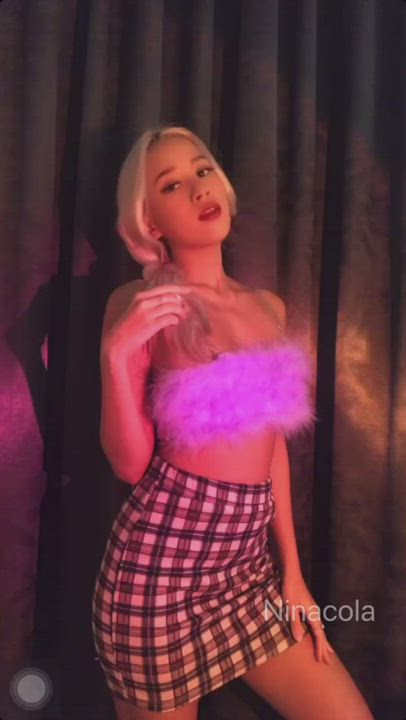 Being a cute girl Vs. Being a bitch ? | Scrolller