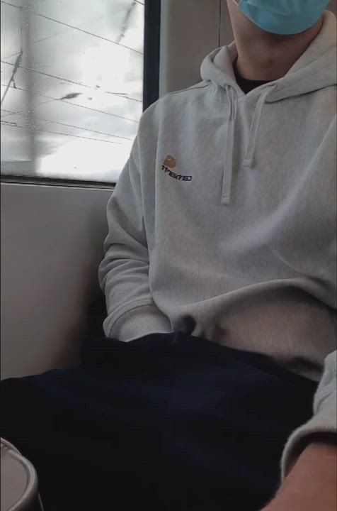 Quick flash on the train | Scrolller