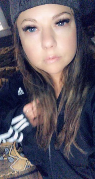 36 mom of 2, Do you wanna watch me ? 😈😈😈 | Scrolller