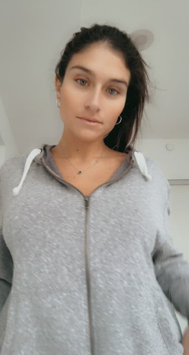 titty reveal for your thursday! | Scrolller