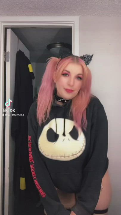 I can use magic to make my clothes *disappear* | Scrolller