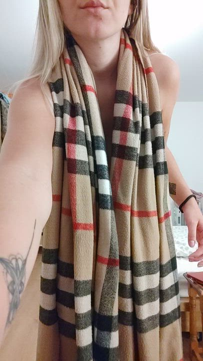 Anyone wants to come over and keep me warm? 🥶🇸🇪 | Scrolller