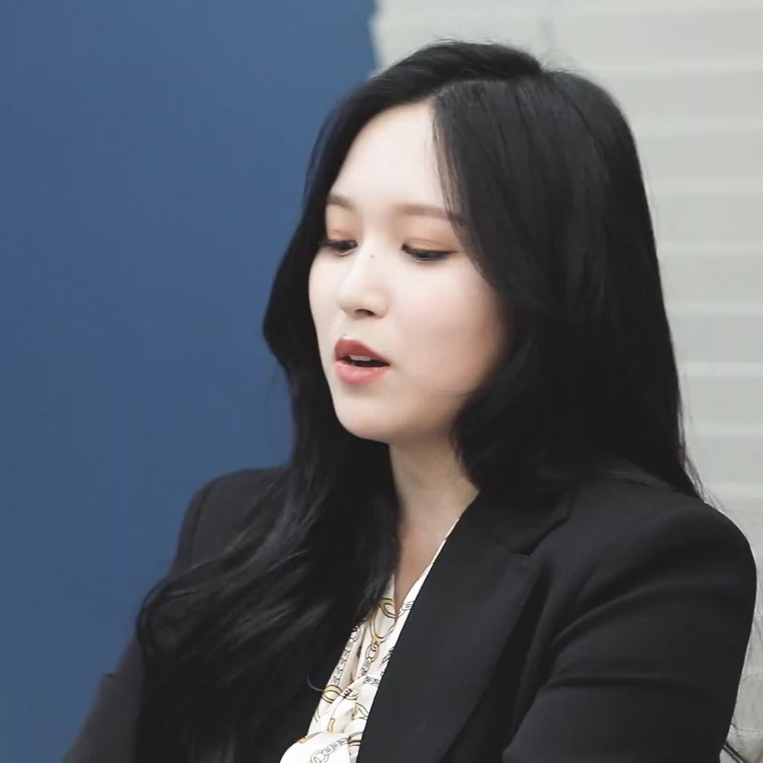 210409 - Pretty Mina | Scrolller