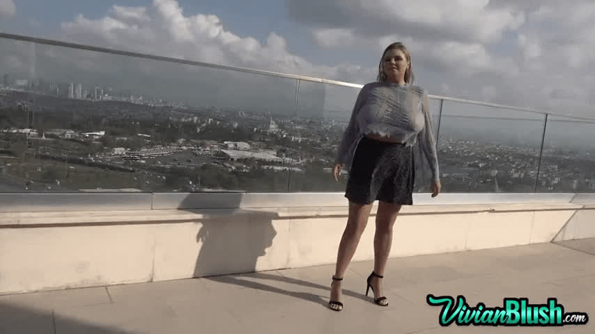 Skyline Strut | Scrolller