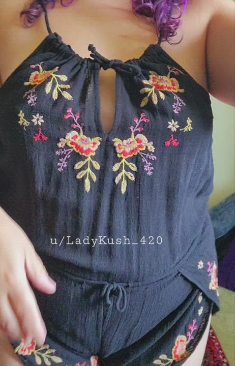 Underwear was invented to keep us bound, and I'm boundless 😏👀🧡 [f] 34 5'5" | Scrolller