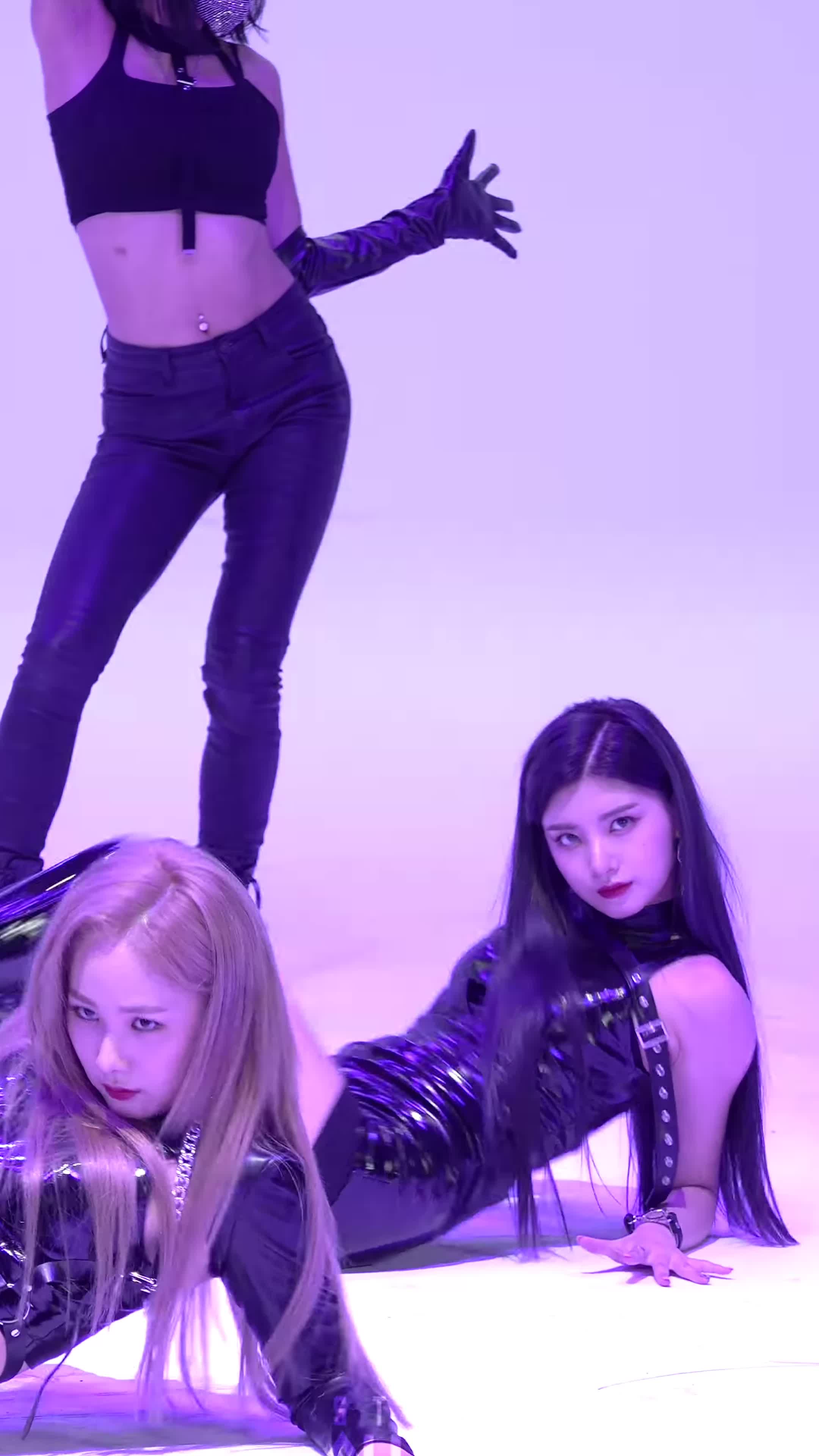 Everglow - Yiren | Scrolller