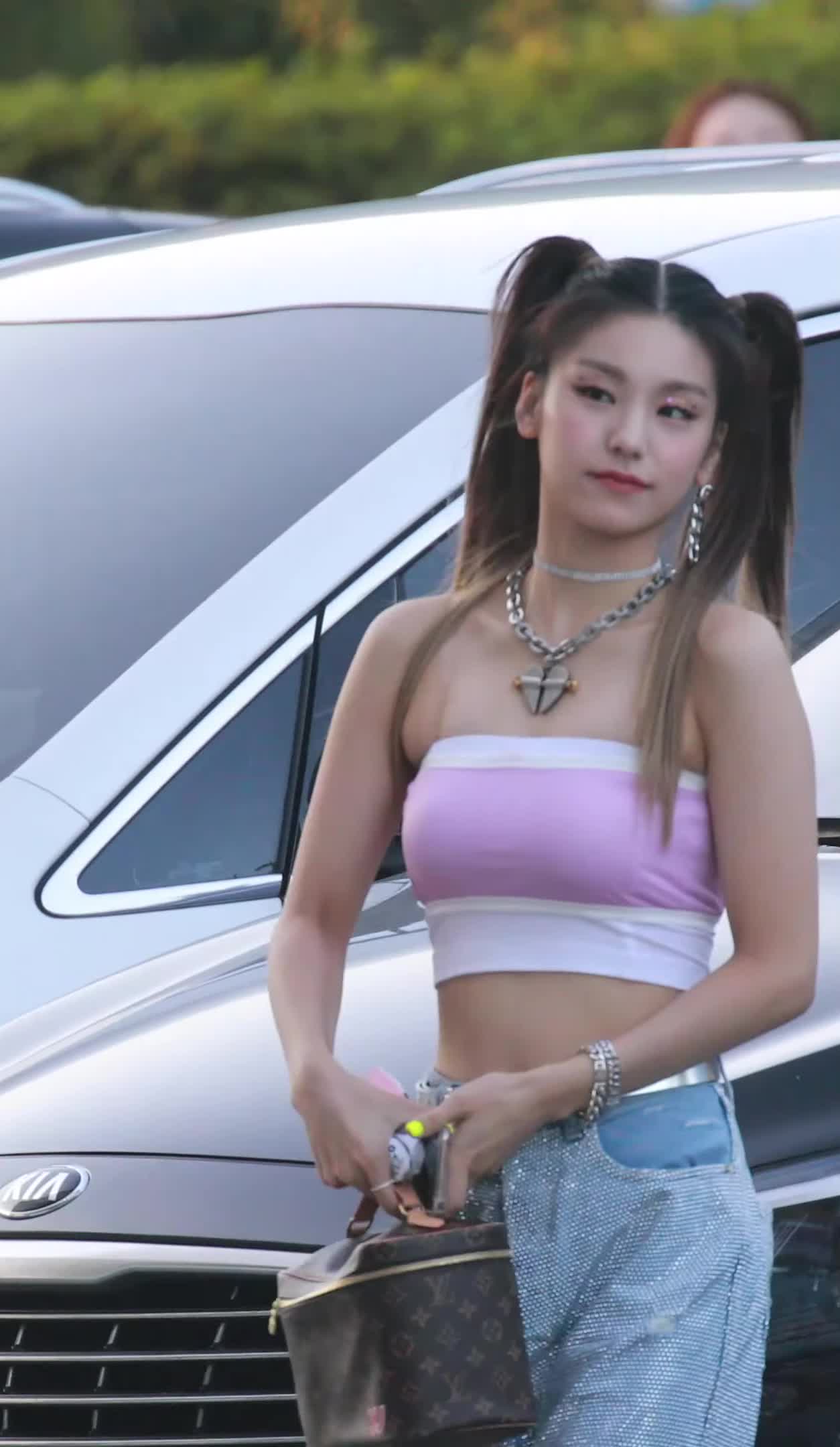 ITZY - Yeji | Scrolller