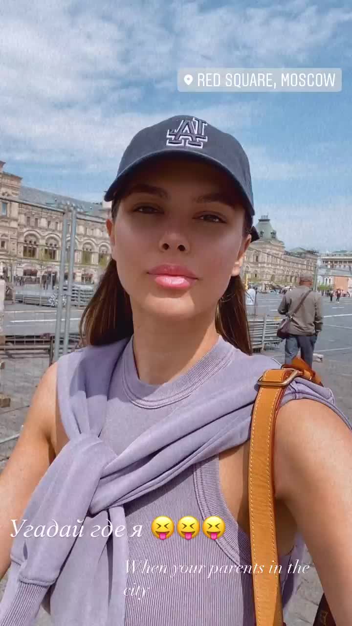 Red square | Scrolller