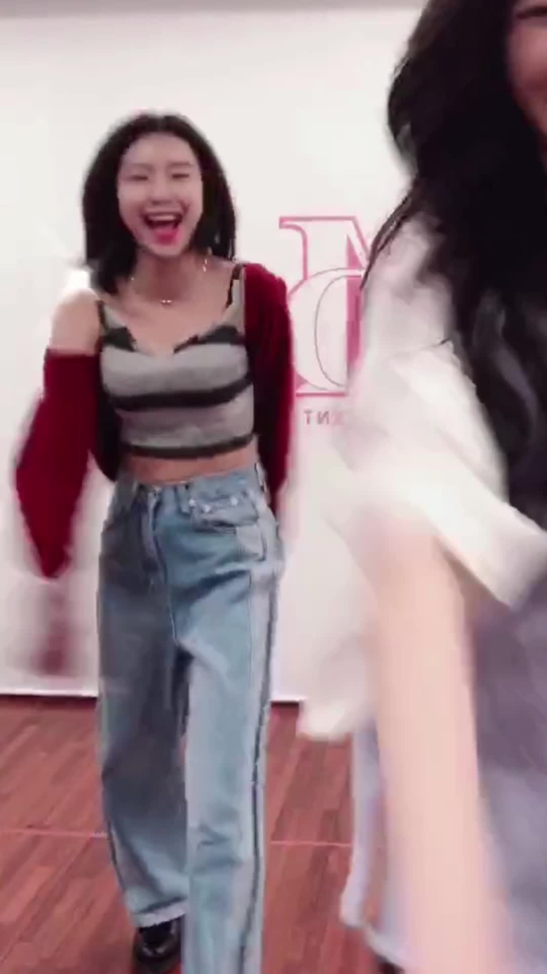 Momoland - Hyebin | Scrolller