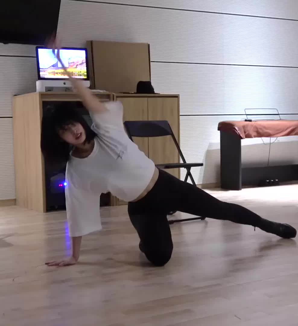 Twice Momo Scrolller