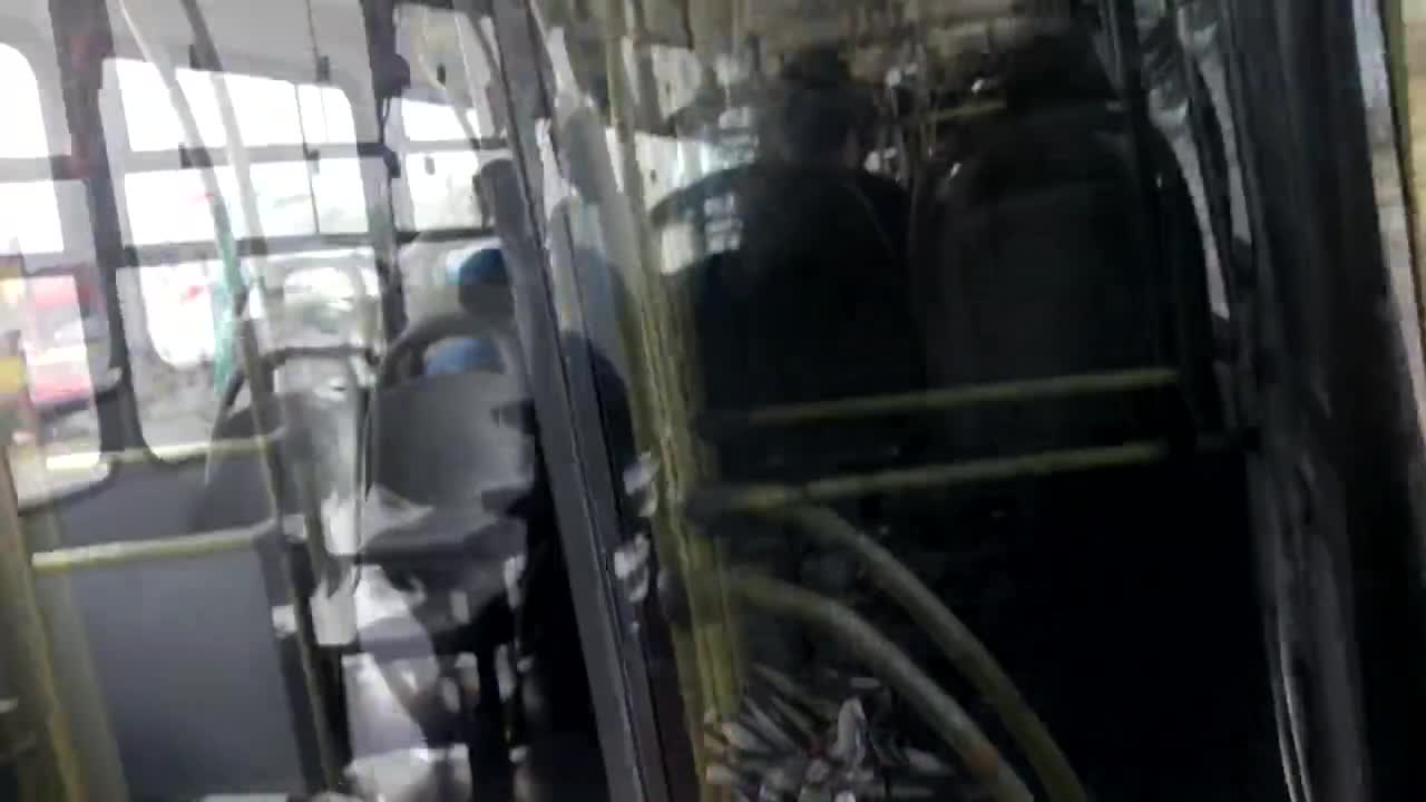 Finishing him off on the bus | Scrolller