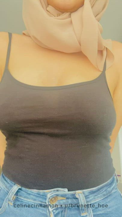 Middle Eastern boob reveal 😈 | Scrolller