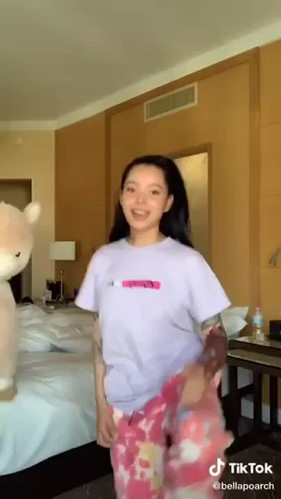 BELLA POARCH LEAKED NUDES IN COMMENTS🥵 | Scrolller