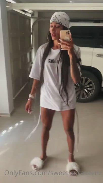 Laura Saenz | Scrolller