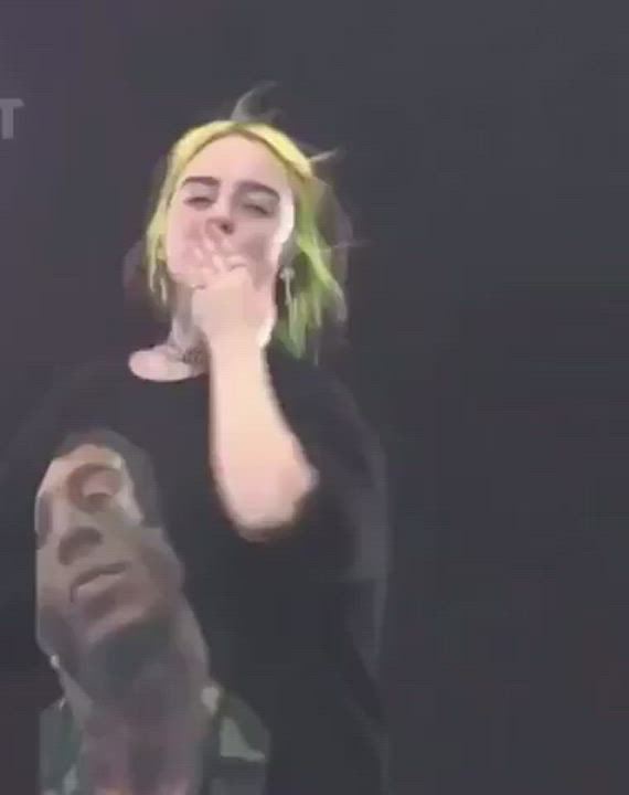 Billie Eilish's bouncing boobs are something else 👅 | Scrolller
