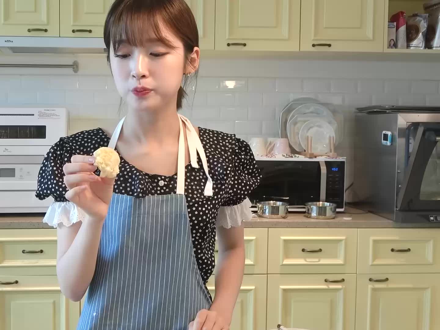 Would you like a bite? | Scrolller