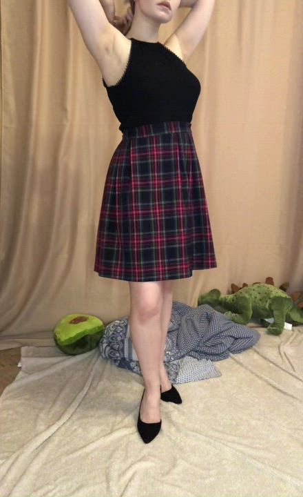 Surprise Under A Long Skirt Scrolller