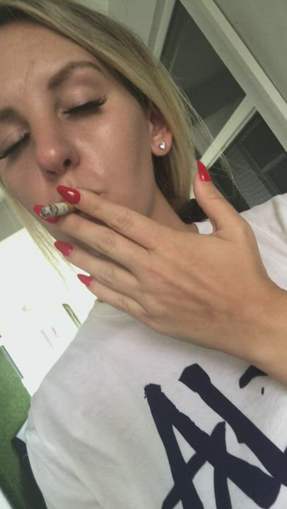 Really enjoying my smoke | Scrolller