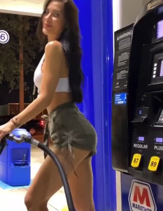 At the gas station but she’s the one tryna get pumped | Scrolller