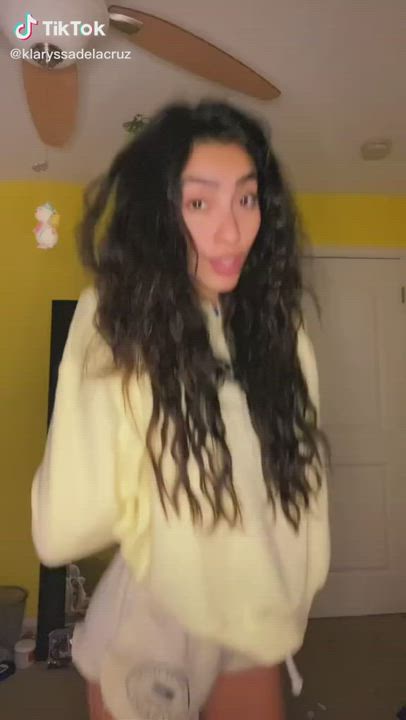 Small Booty Bounce | Scrolller