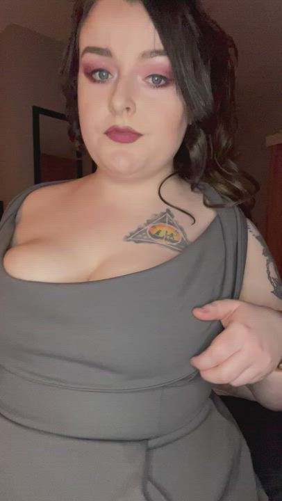 Some boob loving from your favourite Irish ☘️ girl for the day that’s in it 🤭 | Scrolller