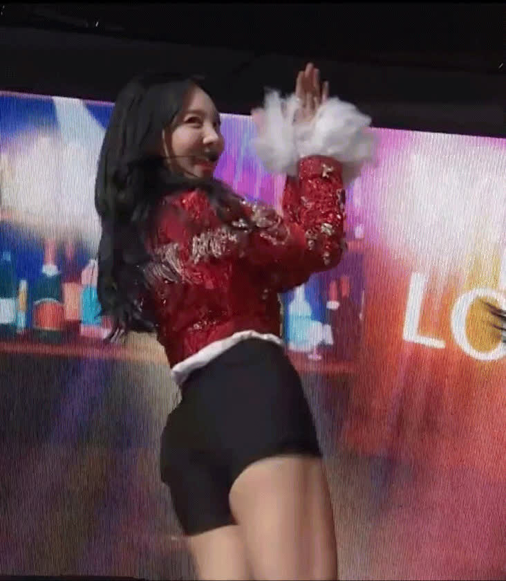 The jiggle... | Scrolller