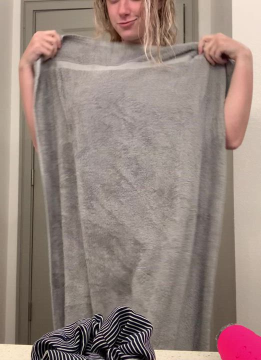 Come play while hubby’s away 😈🥵💦 | Scrolller