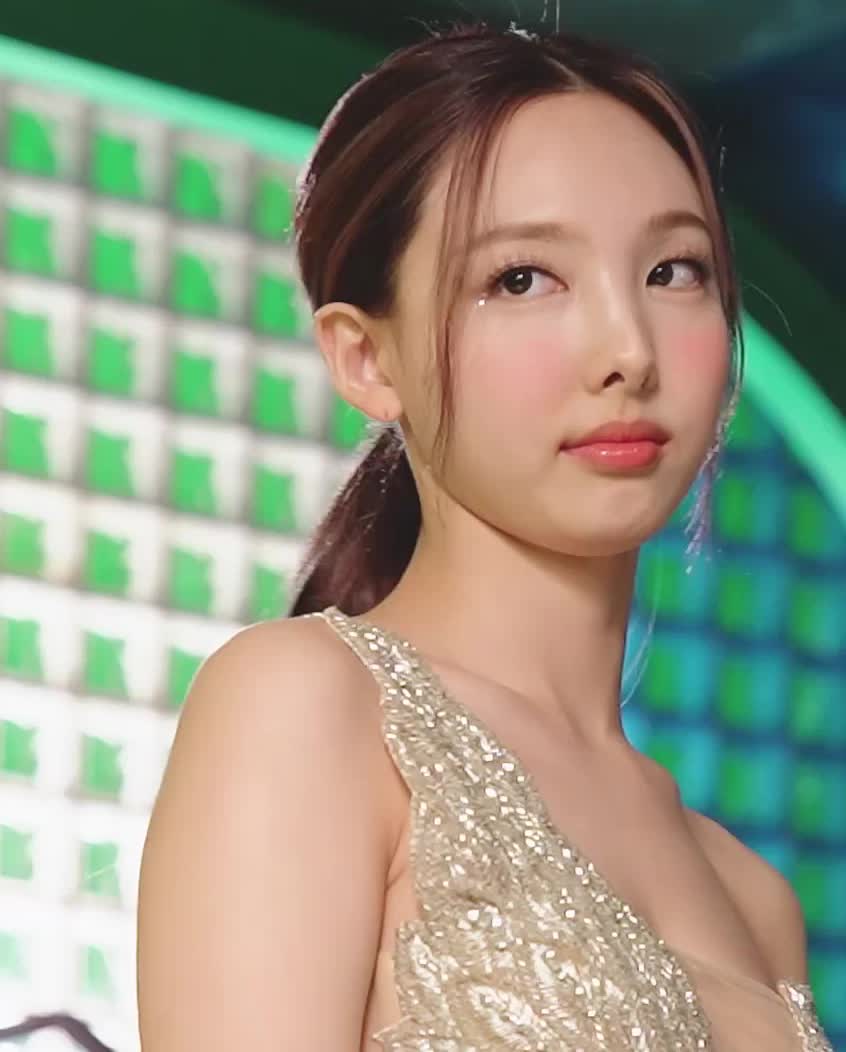 Nayeon | Scrolller