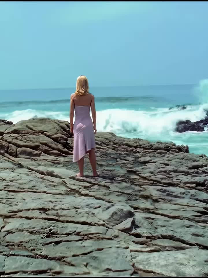 Jeri Ryan - lycra curves in Star Trek Voyager | Scrolller